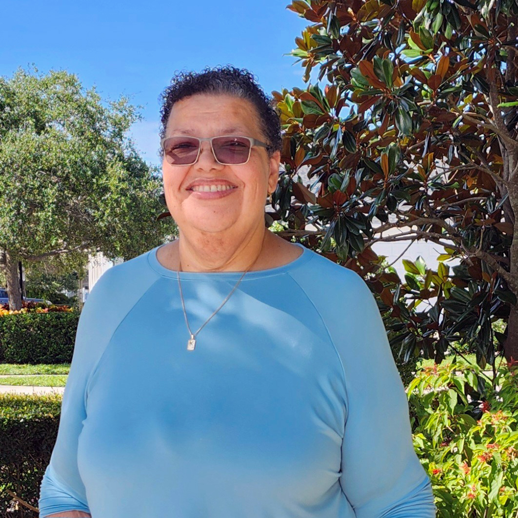 Paula Kerr Earns Online M.S. in CyberPsychology From Norfolk